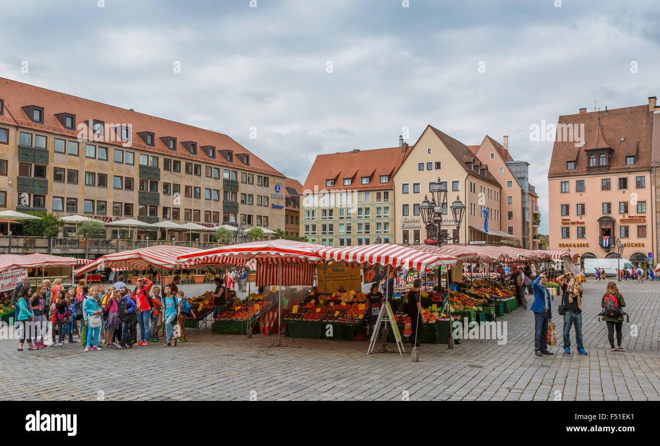Stalls and shoppers at the historic marketplace in Nuremberg, Germany ...