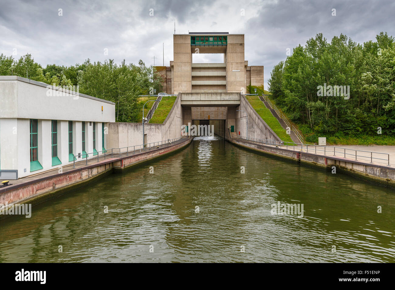 River cruiser arriving at the Hilpoltstein Lock, on the Main-Danube ...