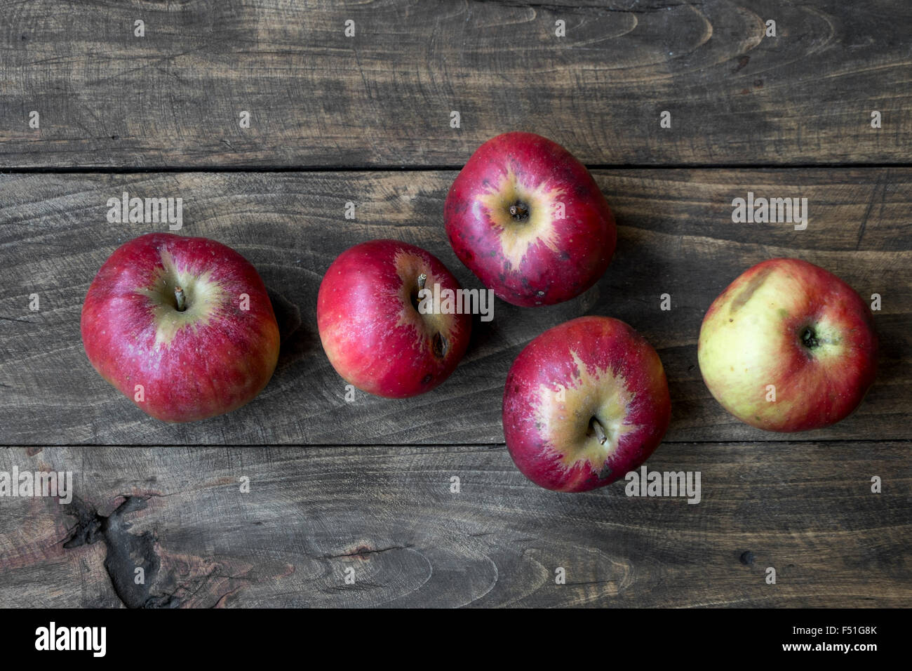 Red apple from above hi-res stock photography and images - Alamy