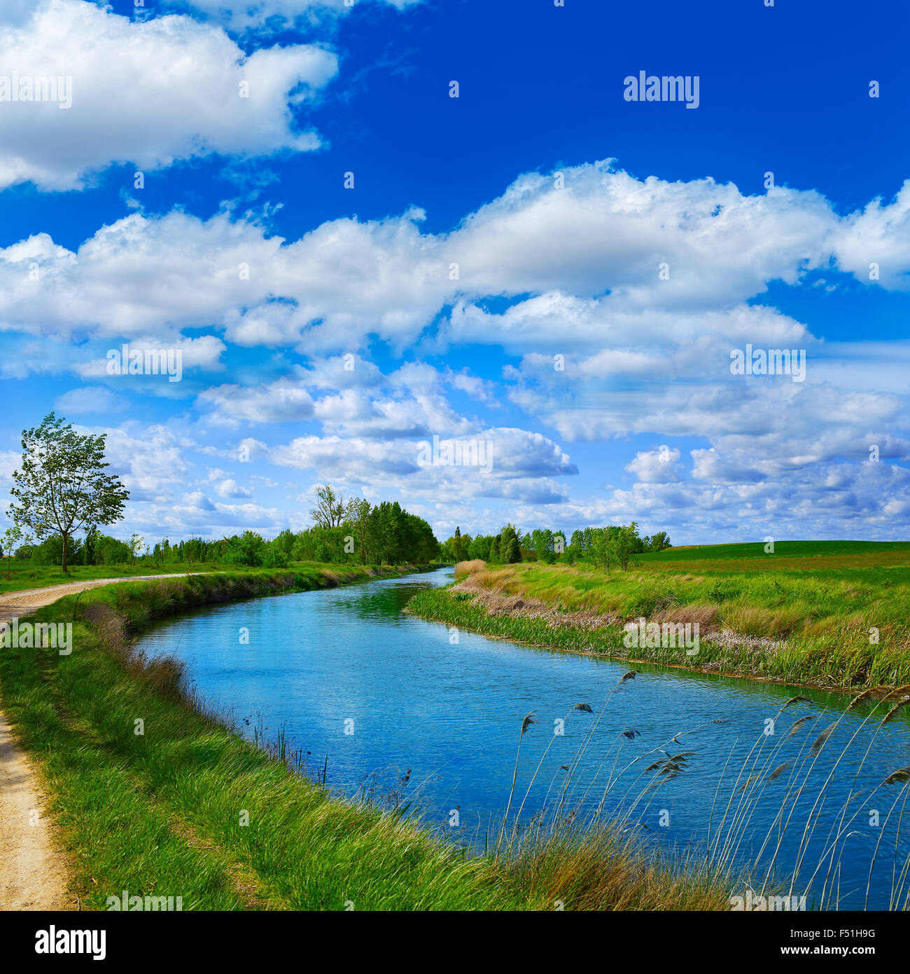 Canal tradicional hi-res stock photography and images - Alamy