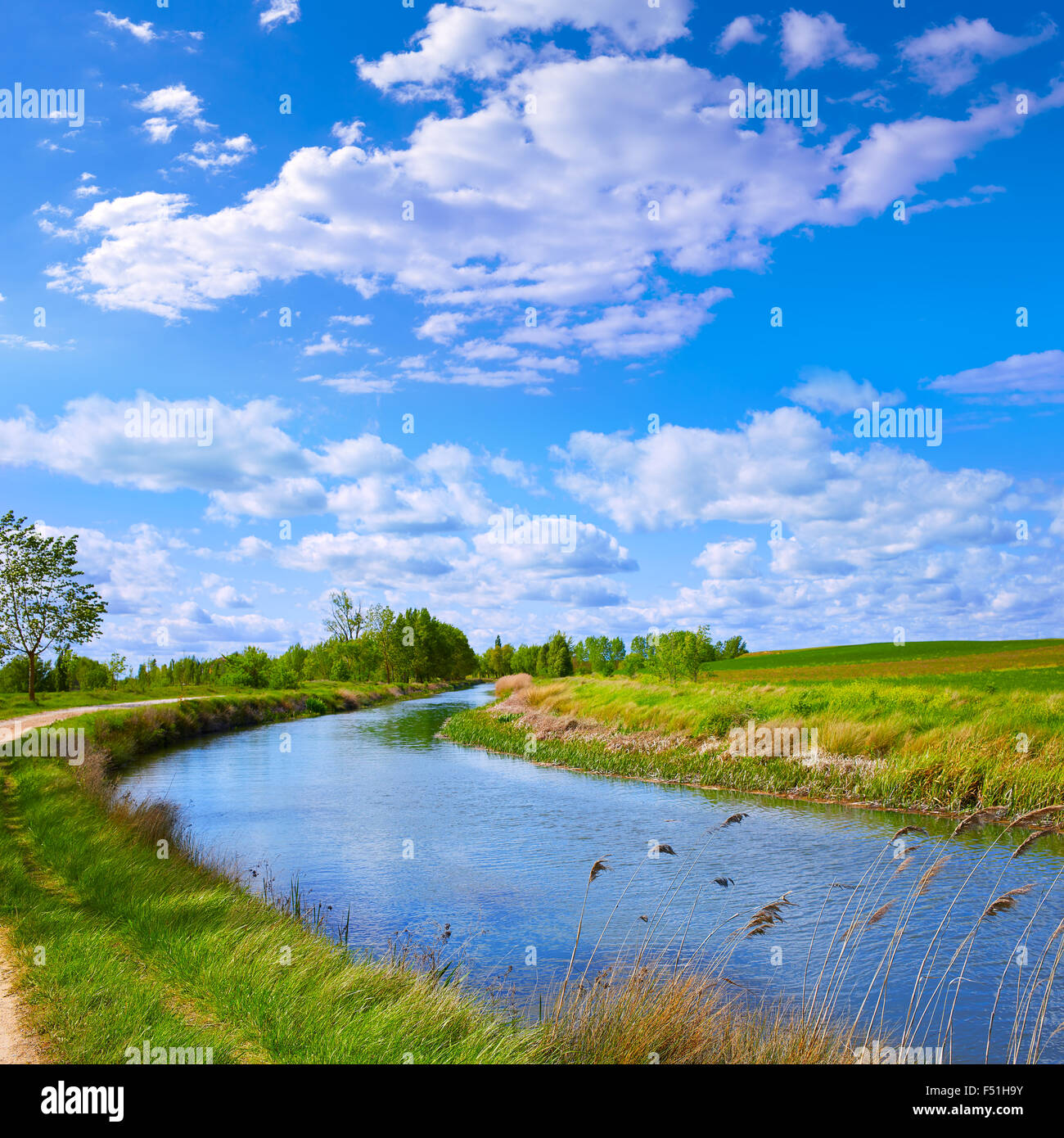 Canal tradicional hi-res stock photography and images - Alamy