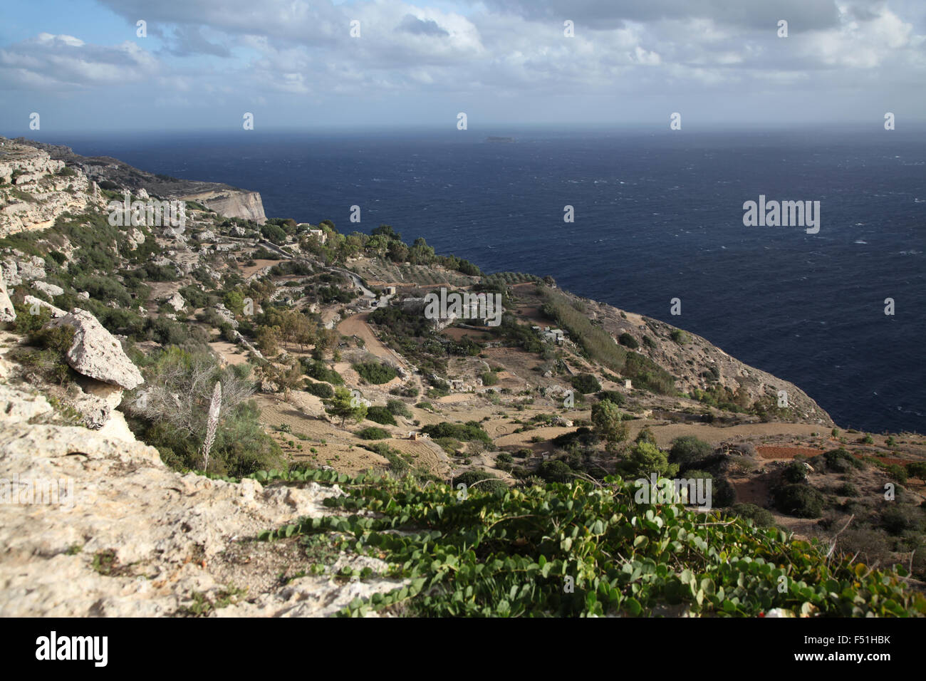 Cliff side farm hi-res stock photography and images - Alamy