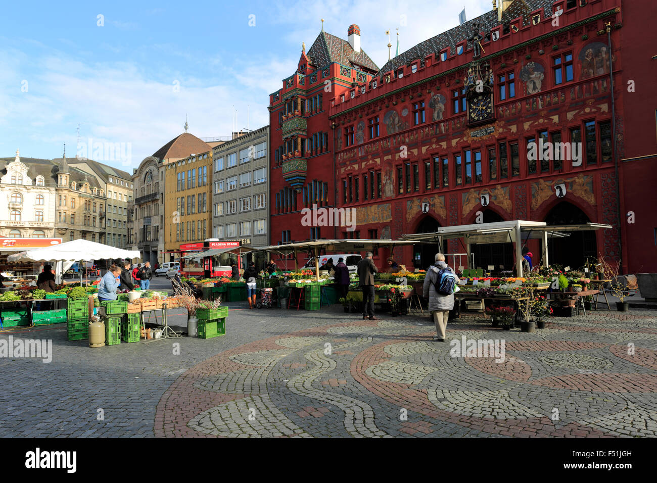 Exterior of the colorful Rathaus building (town hall) Marketplaz, city ...