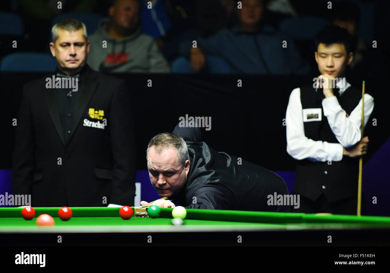 Daqing, China's Heilongjiang Province. 17th Aug, 2015. John Higgins (C ...
