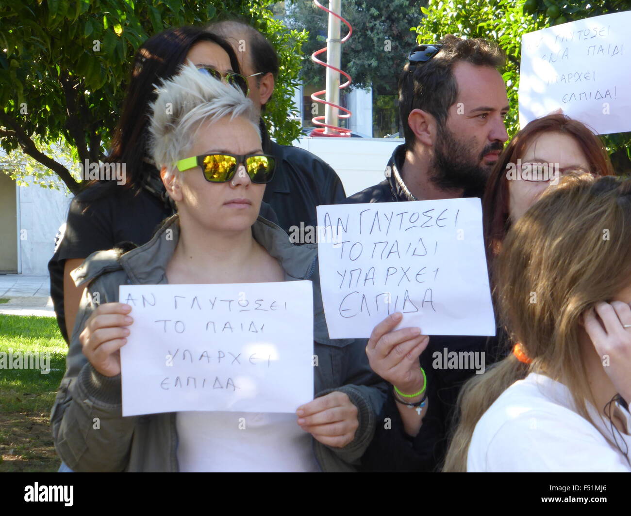 Athens, Greece. 26th Oct, 2015. Families that have 3 kids demonstrate ...
