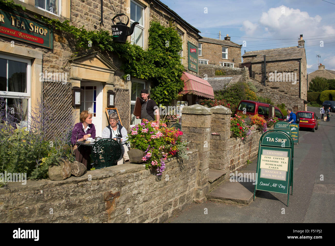 Typical swaledale village hi-res stock photography and images - Alamy
