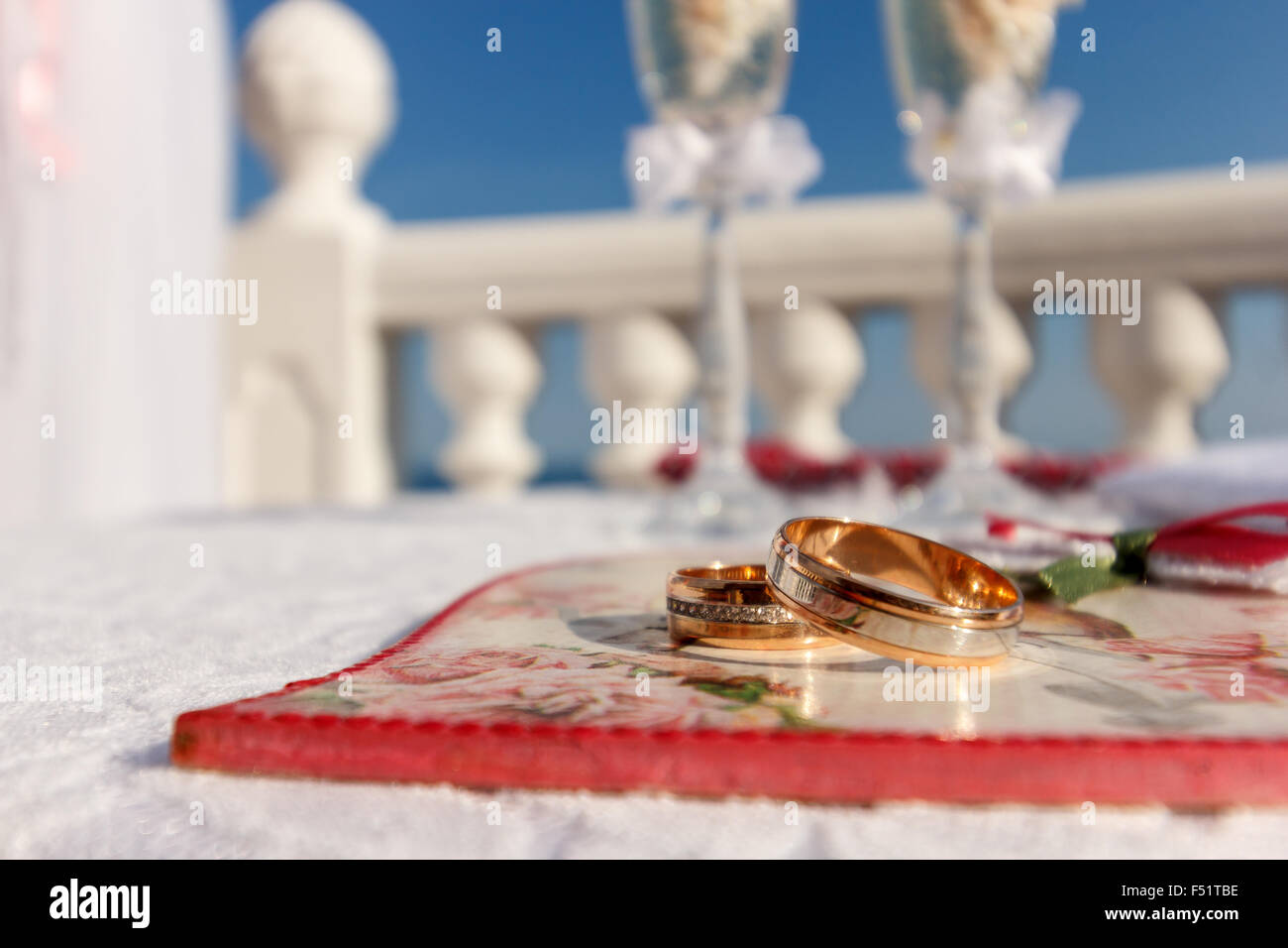Beautiful wedding rings Stock Photo - Alamy