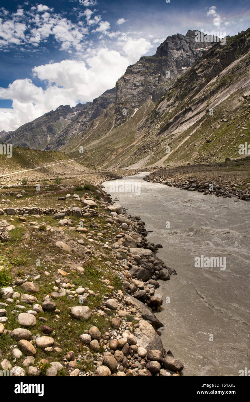 India, Himachal Pradesh, Lahaul Valley, Chhatru, Chandra River Stock ...