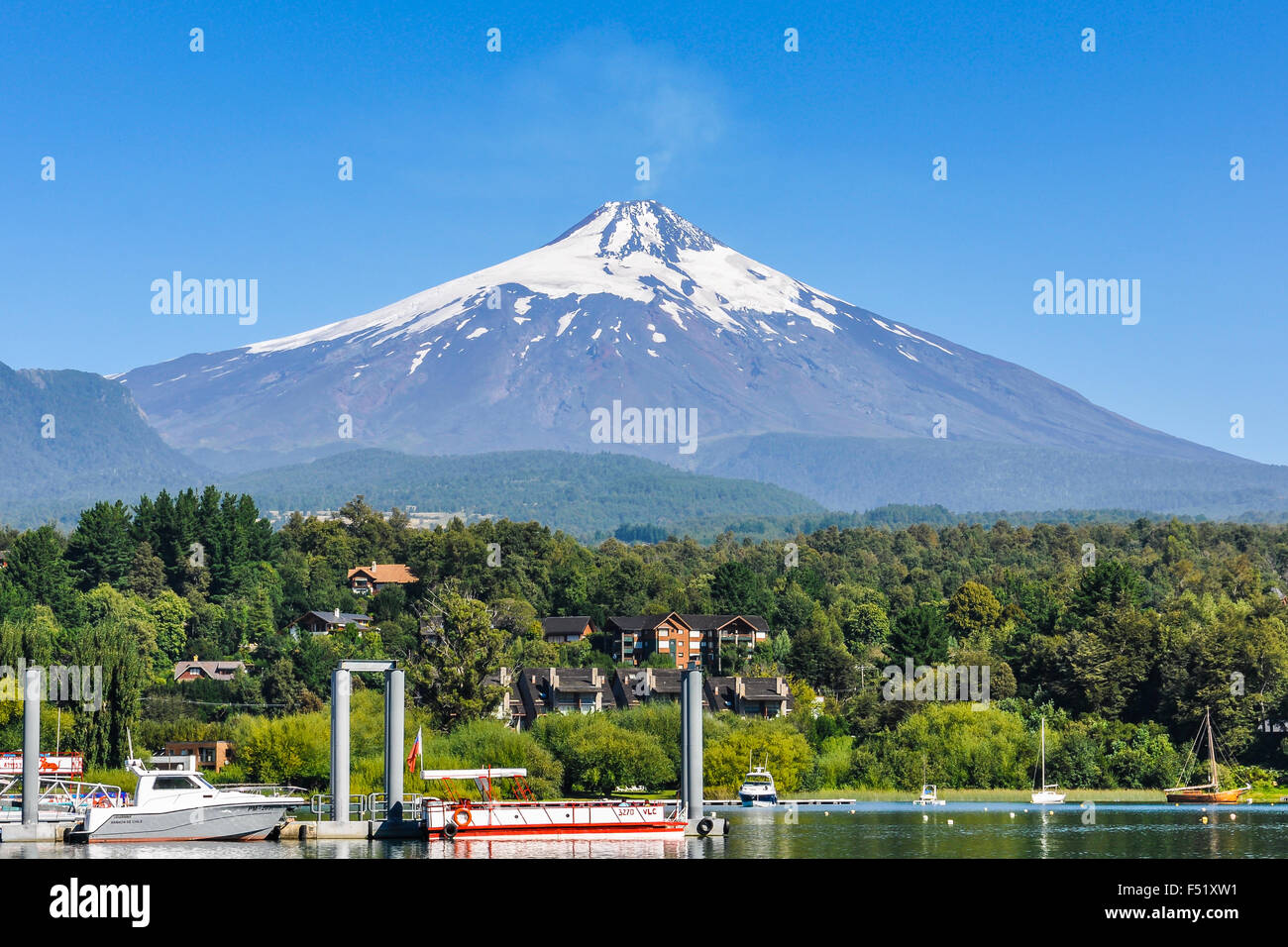 Volcano villarrica hi-res stock photography and images - Alamy