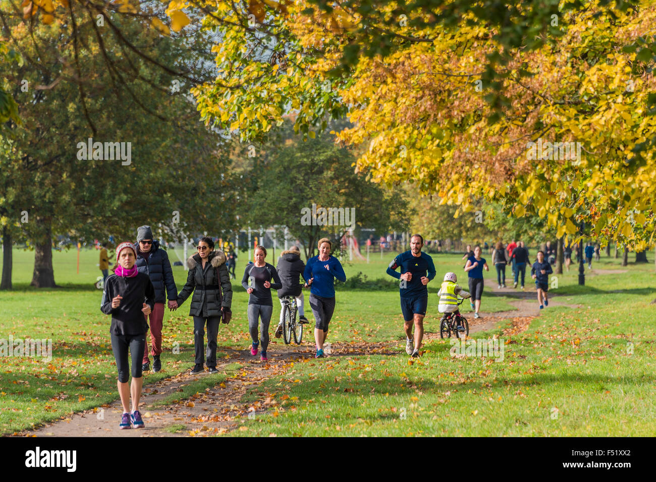 London, UK. 25th October, 2015. An exercise class - Sunny crisp weather ...