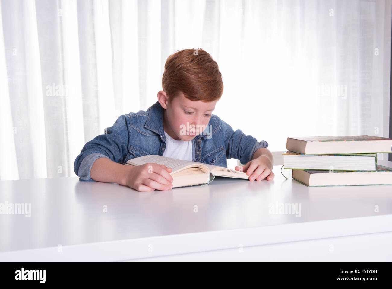 Kids learn hi-res stock photography and images - Alamy