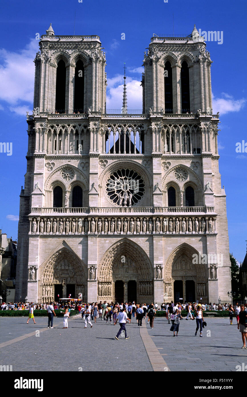 Medieval french cathedral hi-res stock photography and images - Alamy