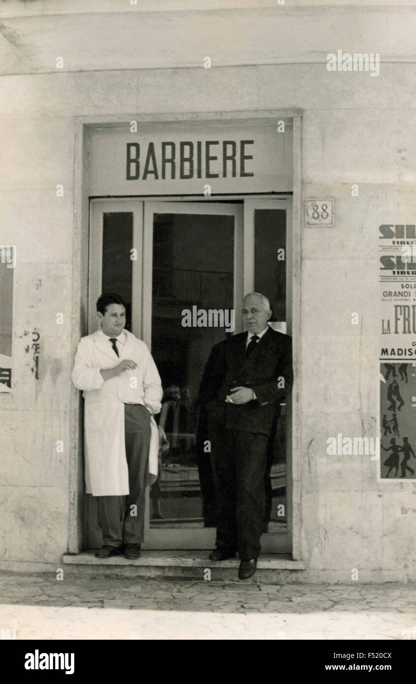 Barber shop 1950's hi-res stock photography and images - Alamy