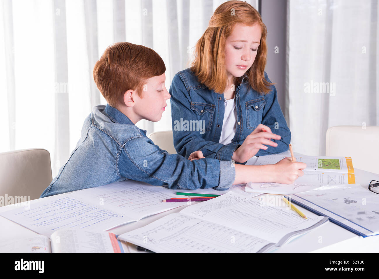Sister helping brother hi-res stock photography and images - Alamy