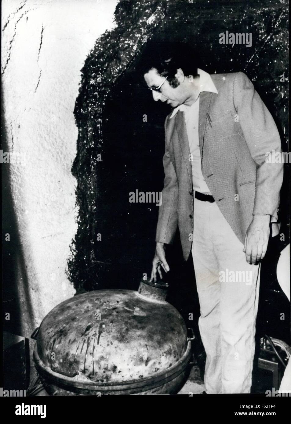 1972 photo of earth hi-res stock photography and images - Alamy