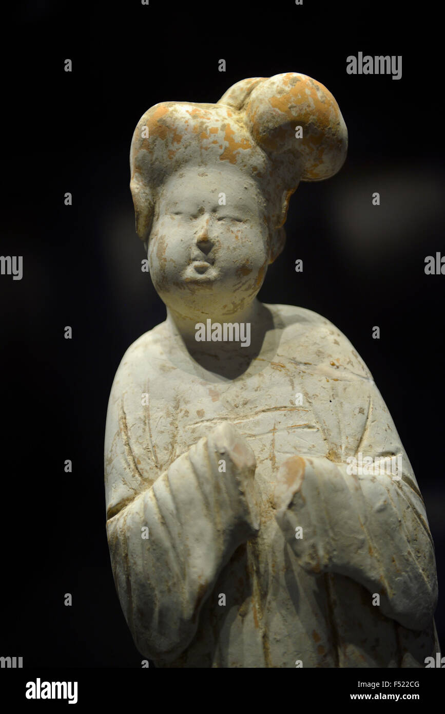 Painted Pottery Female Figure.Unearthed from a Tang tomb at Wangjiafen ...