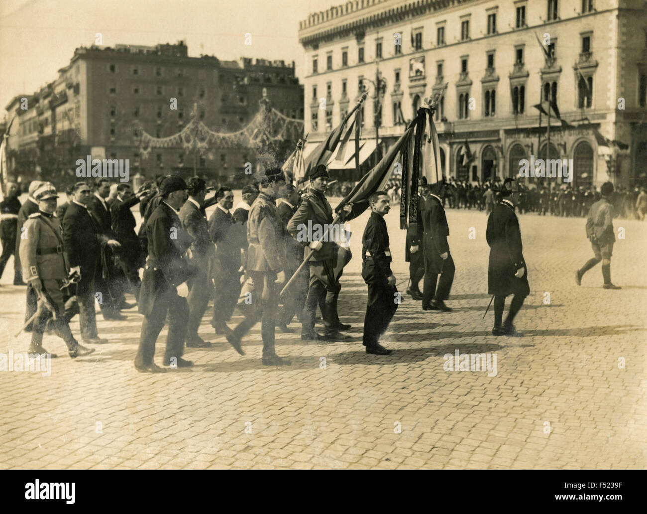 Fascist authorities at a parade in Piazza Venezia , Rome, Italy Stock ...