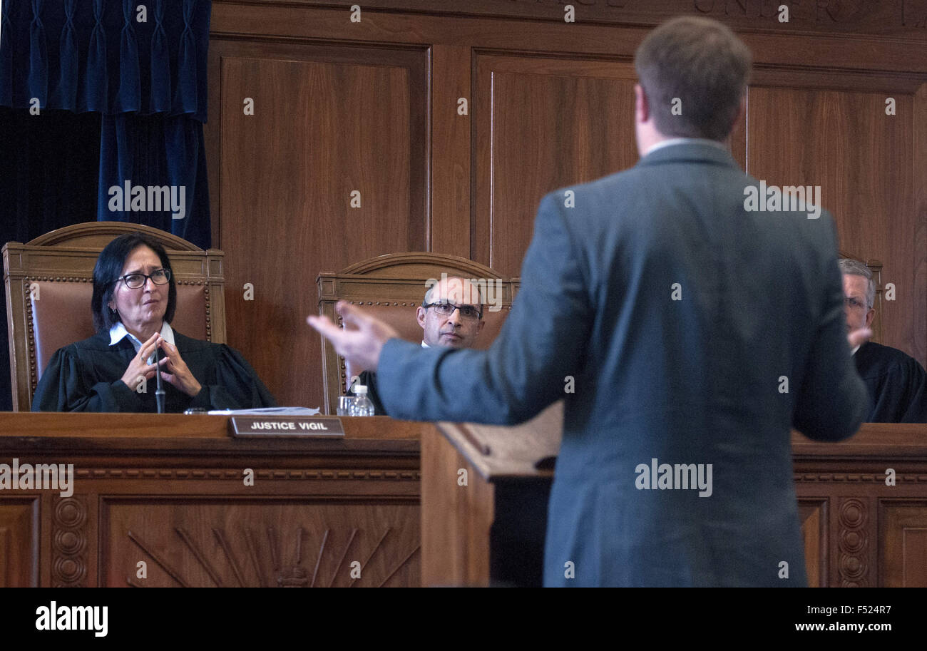 Usa. 26th Oct, 2015. From left, Chief Justice Barbara Vigil and Justice ...