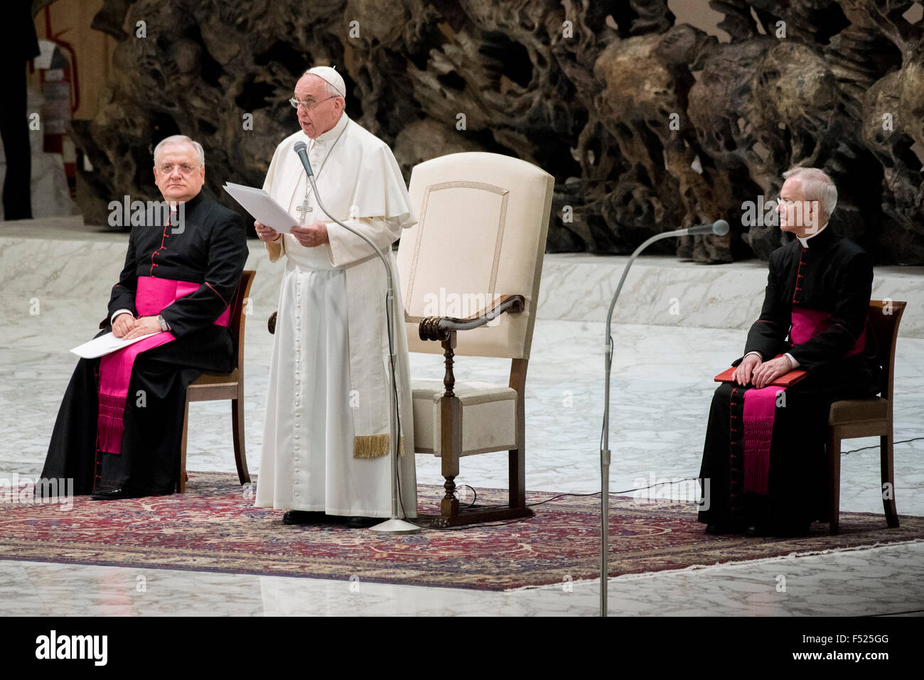 In vatican audience hall hi-res stock photography and images - Alamy