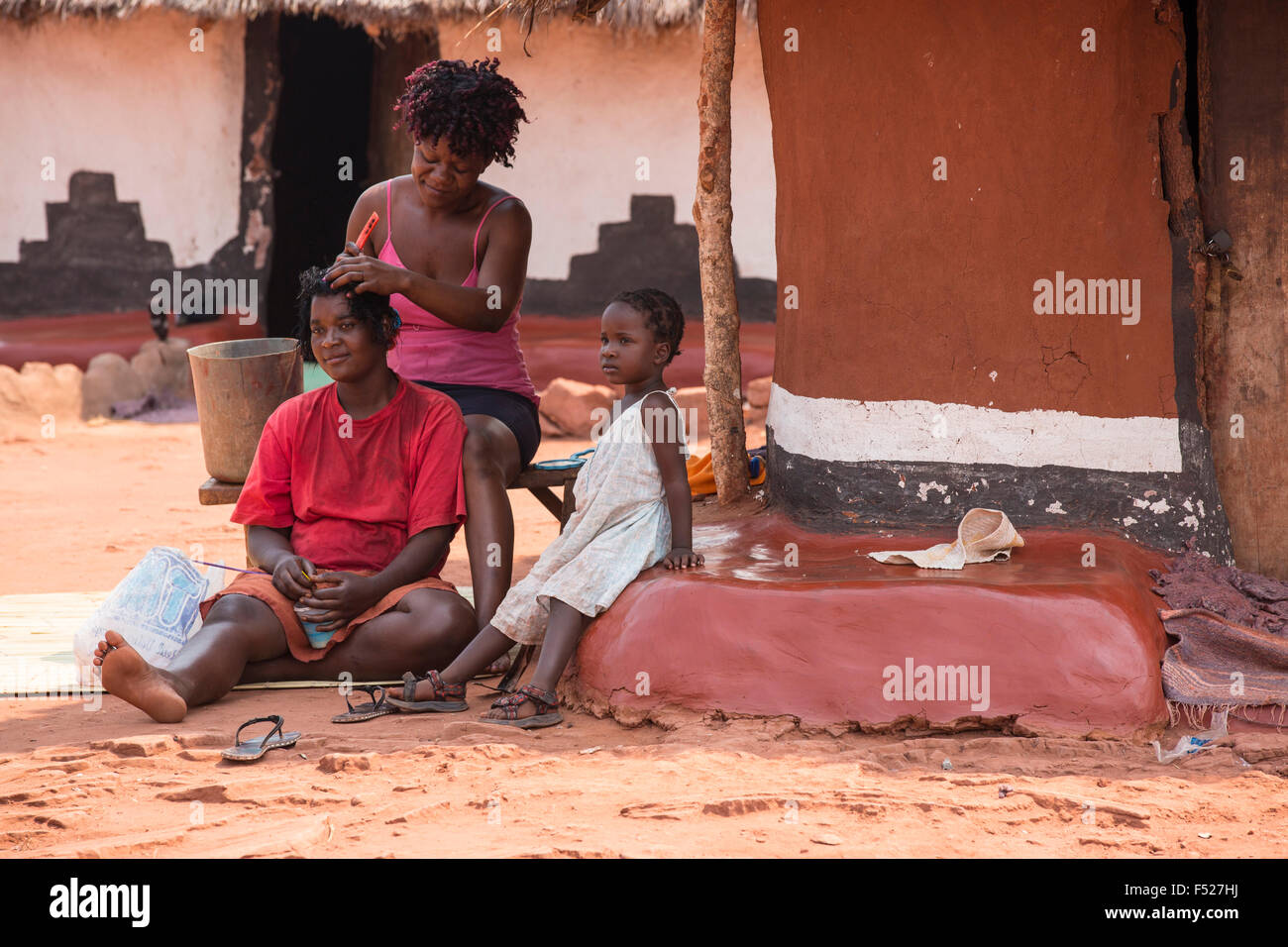 Village life zimbabwe africa hi-res stock photography and images - Alamy