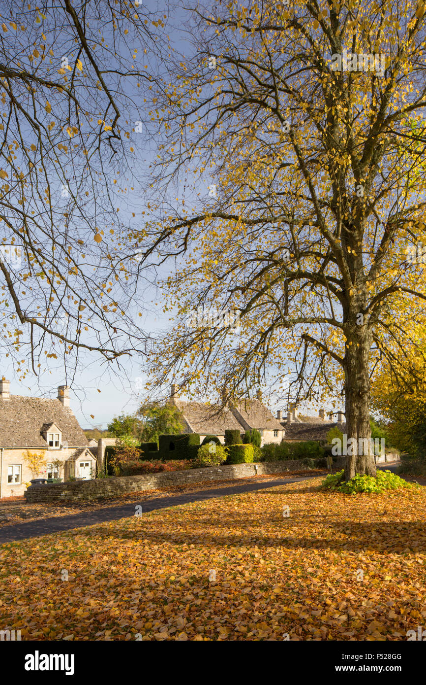 Autumn in cotswolds cotswold village hi-res stock photography and ...
