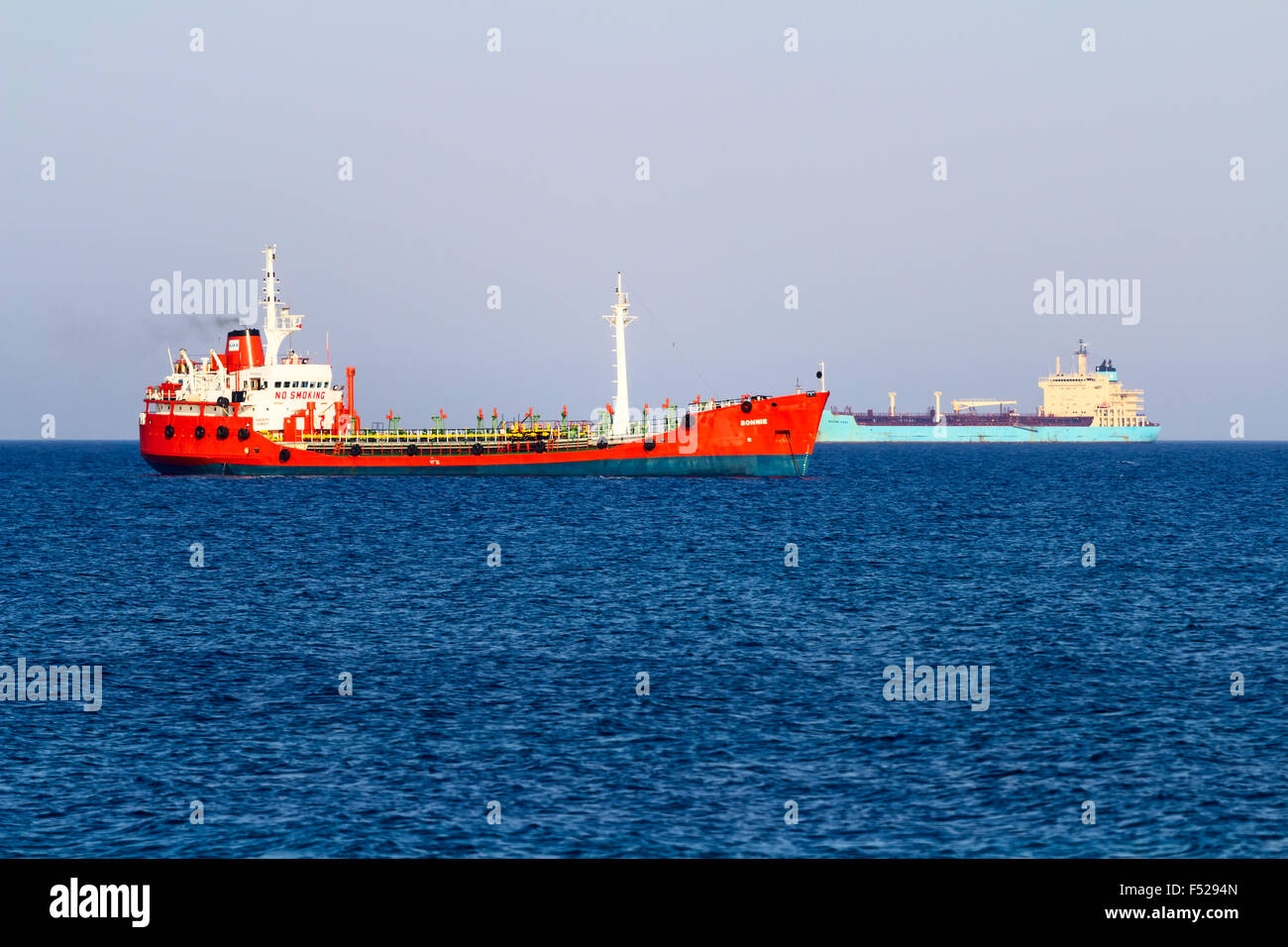 Cargo ships hi-res stock photography and images - Alamy