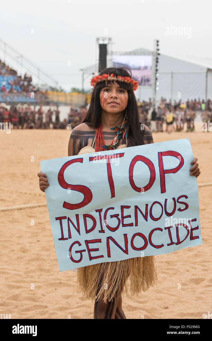 Palmas, Tocantins State, Brazil. 25th October, 2015. A Pataxo woman ...
