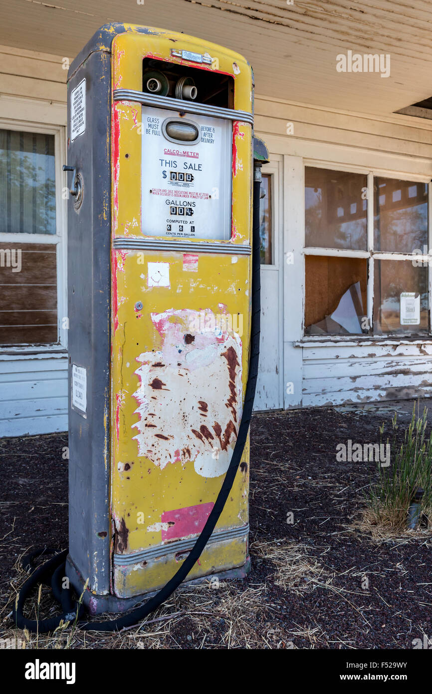Old fuel dispenser, Kent, Sherman County, Oregon, USA Stock Photo - Alamy