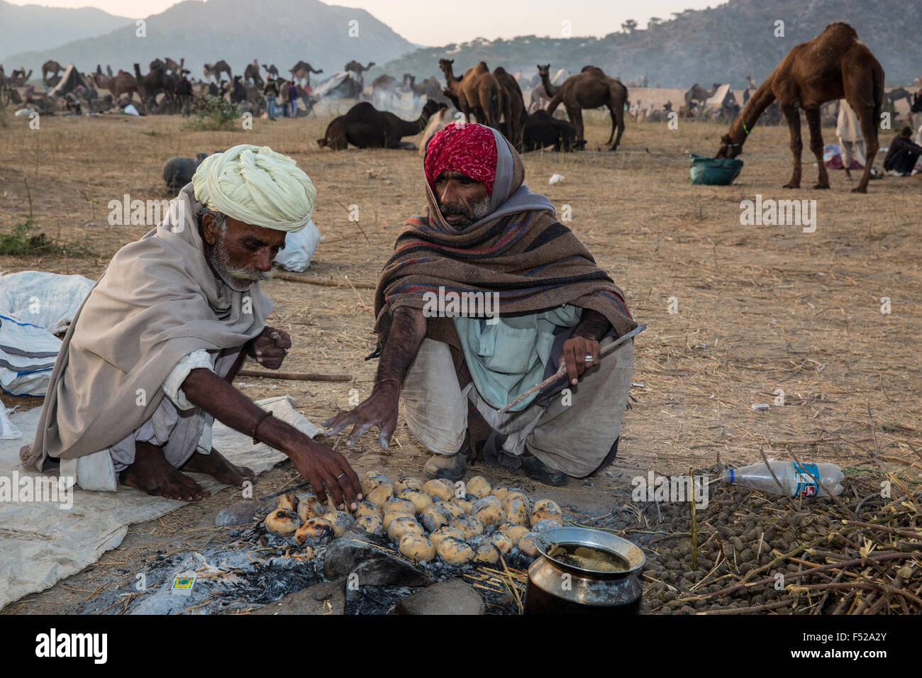 Men around campfire, Pushkar, Rajasthan, India Stock Photo - Alamy