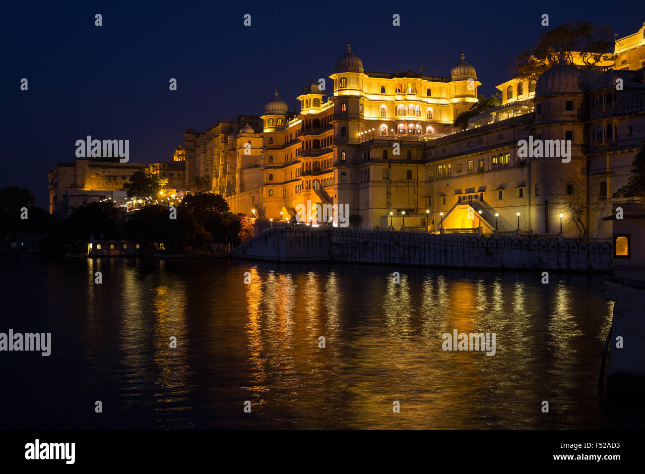 Udaipur city palace lake facade hi-res stock photography and images - Alamy