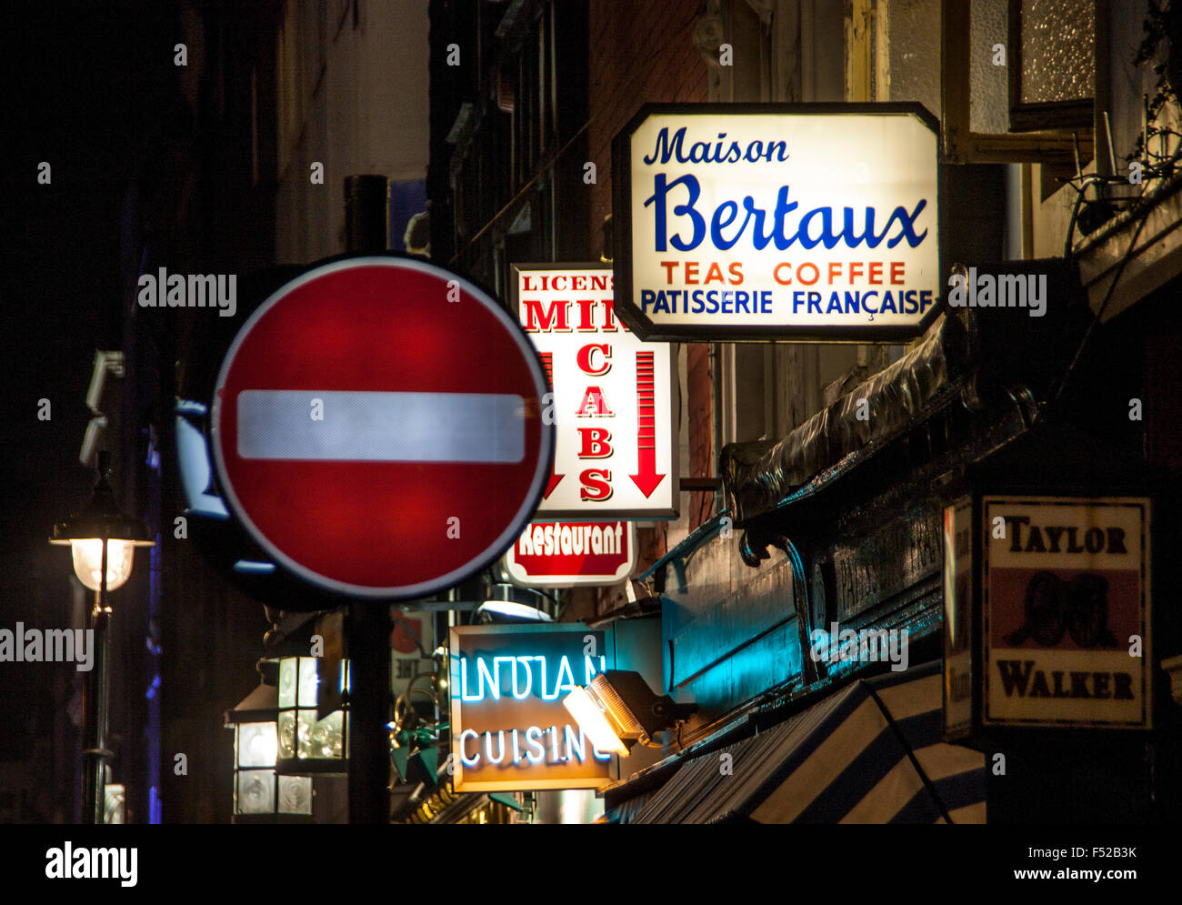 Night signage hi-res stock photography and images - Alamy