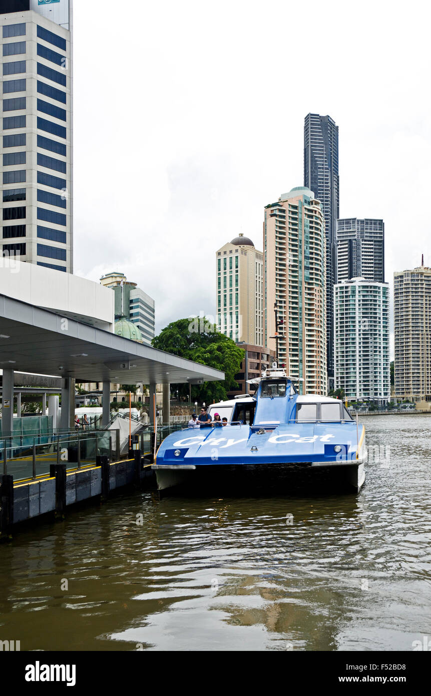Australia, Brisbane, skyline, Brisbane River, ship Stock Photo - Alamy