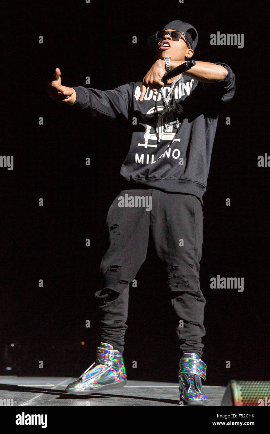 Chicago, Illinois, USA. 25th Oct, 2015. Singer BRYSHERE YAZSHAWN GRAY ...