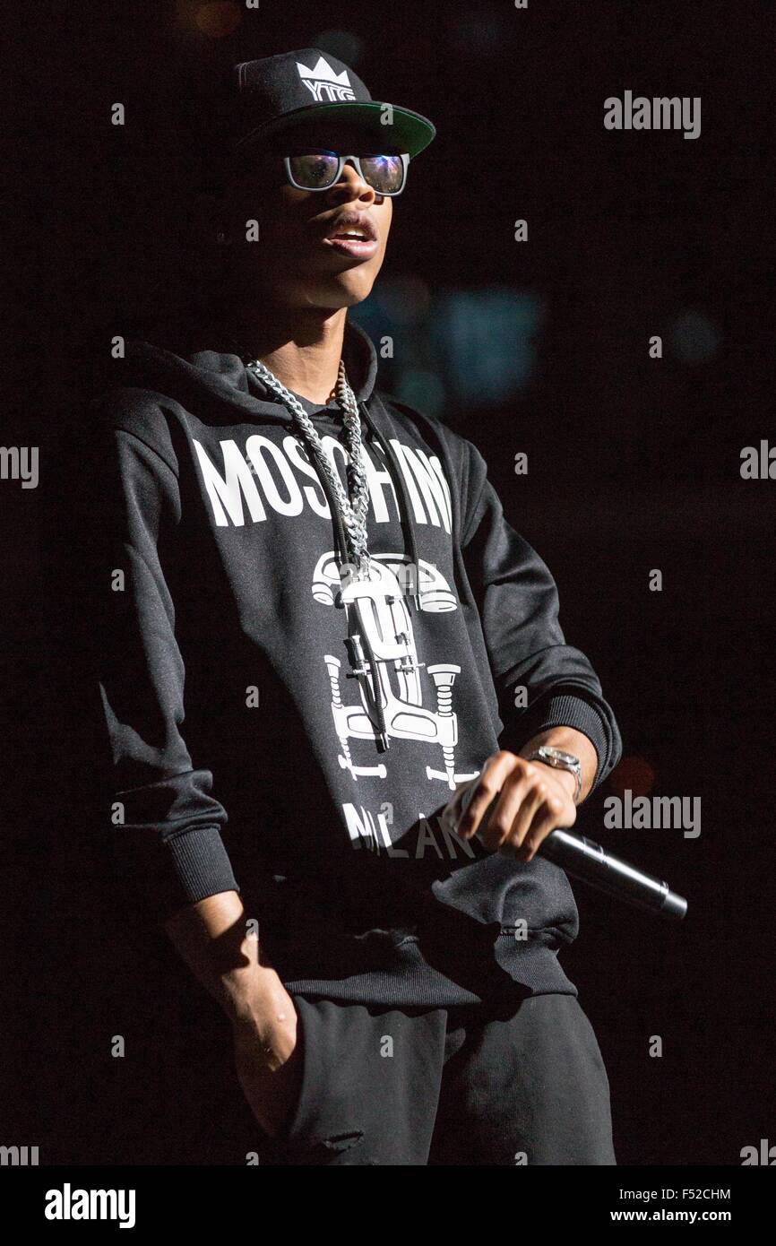 Chicago, Illinois, USA. 25th Oct, 2015. Singer BRYSHERE YAZSHAWN GRAY ...