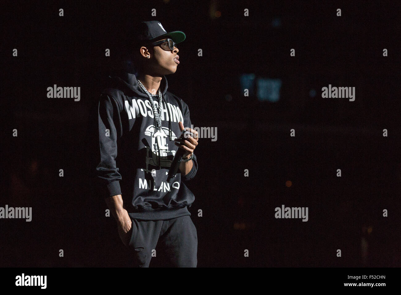 Chicago, Illinois, USA. 25th Oct, 2015. Singer BRYSHERE YAZSHAWN GRAY ...