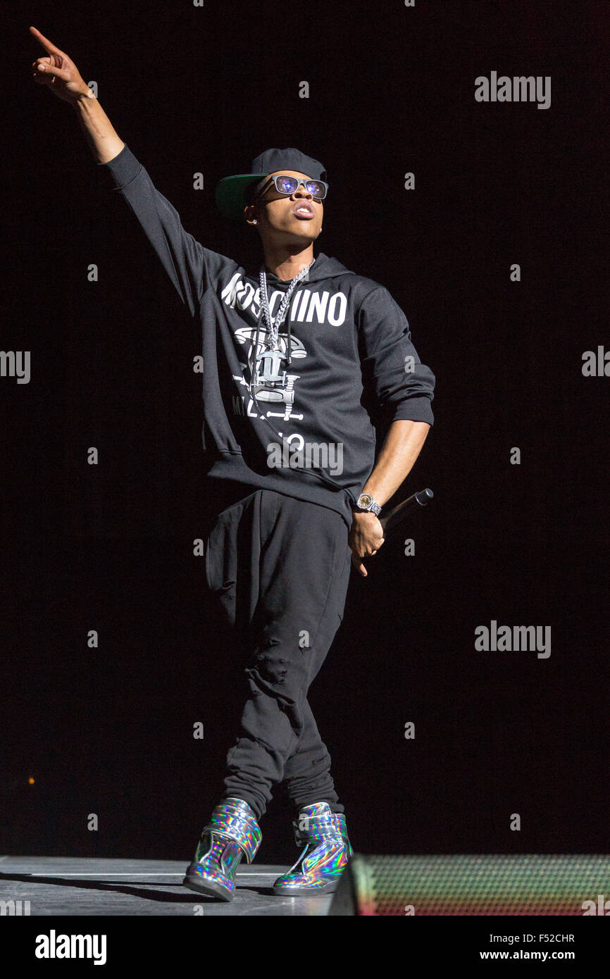 Chicago, Illinois, USA. 25th Oct, 2015. Singer BRYSHERE YAZSHAWN GRAY ...
