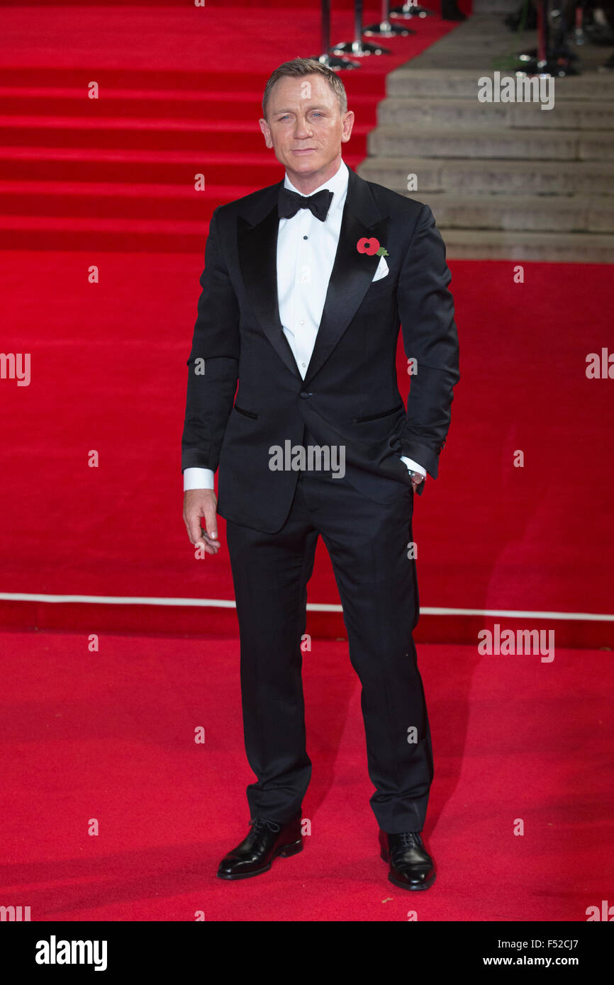 Daniel craig spectre pictures hi-res stock photography and images - Alamy