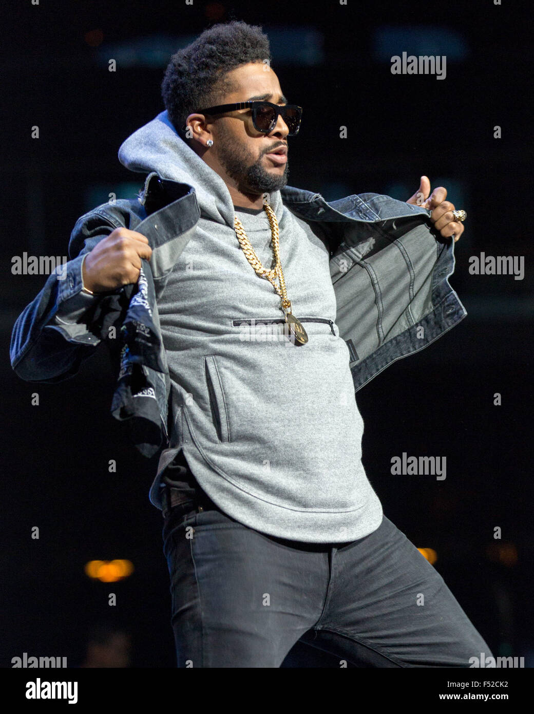 Chicago, Illinois, USA. 25th Oct, 2015. Singer OMARION performs live on ...