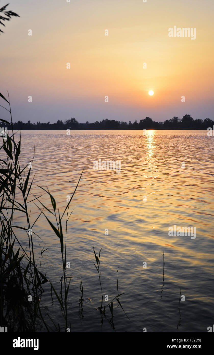 Waters reflection of the sky hi-res stock photography and images - Alamy