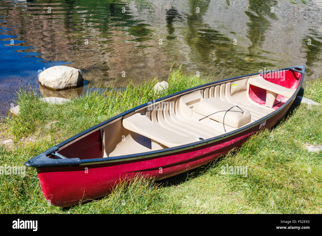 Canoe by Twin Lakes in the Mammoth Lakes Basin Stock Photo - Alamy