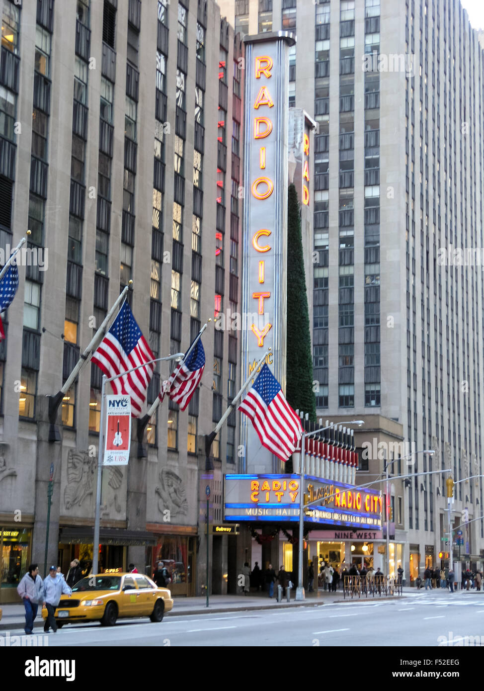 Radio city hall hi-res stock photography and images - Alamy