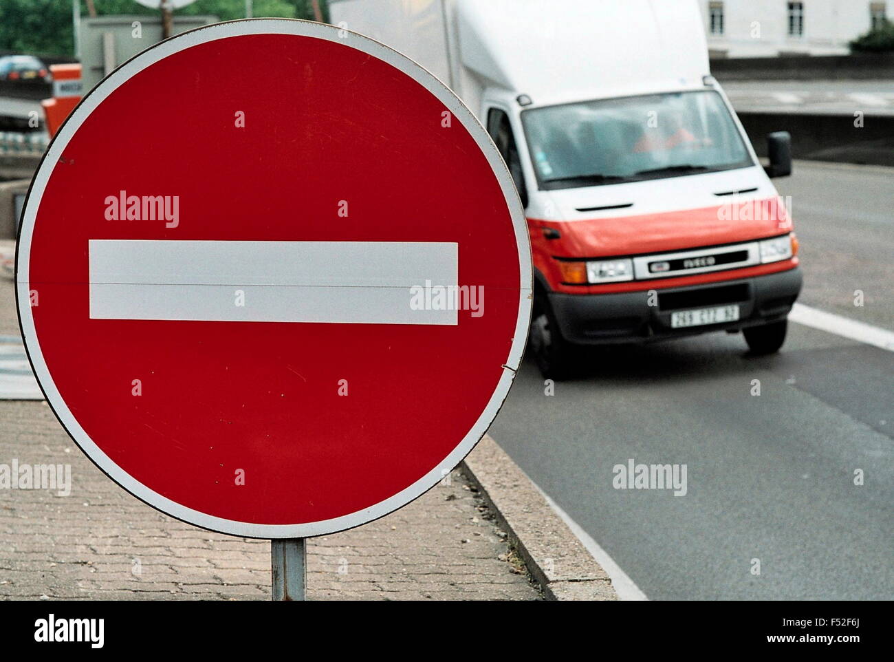AJAXNETPHOTO. PARIS, FRANCE. - NO ENTRY - SIGN ON THE PERIPHERIQUE AT ...