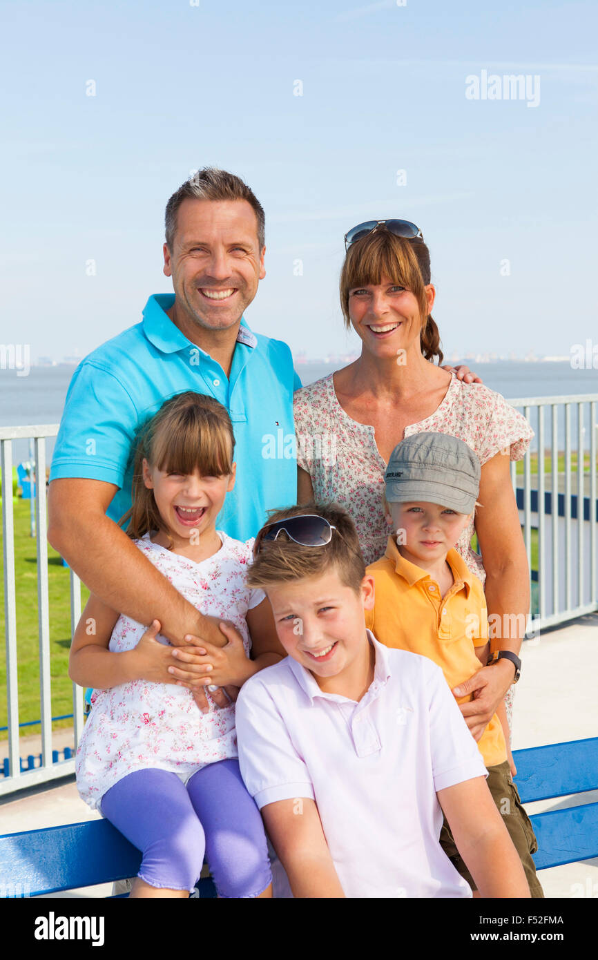 Family, 5 people, summer, vacation, family photo Stock Photo - Alamy