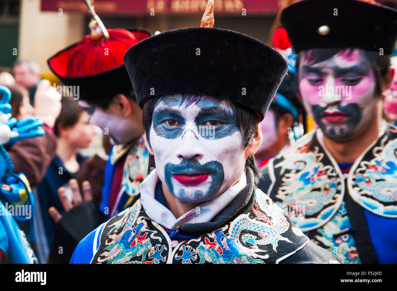 Traditional chinese headdress hi-res stock photography and images - Alamy