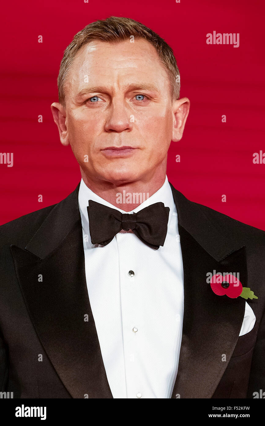 James bond london daniel craig hi-res stock photography and images - Alamy