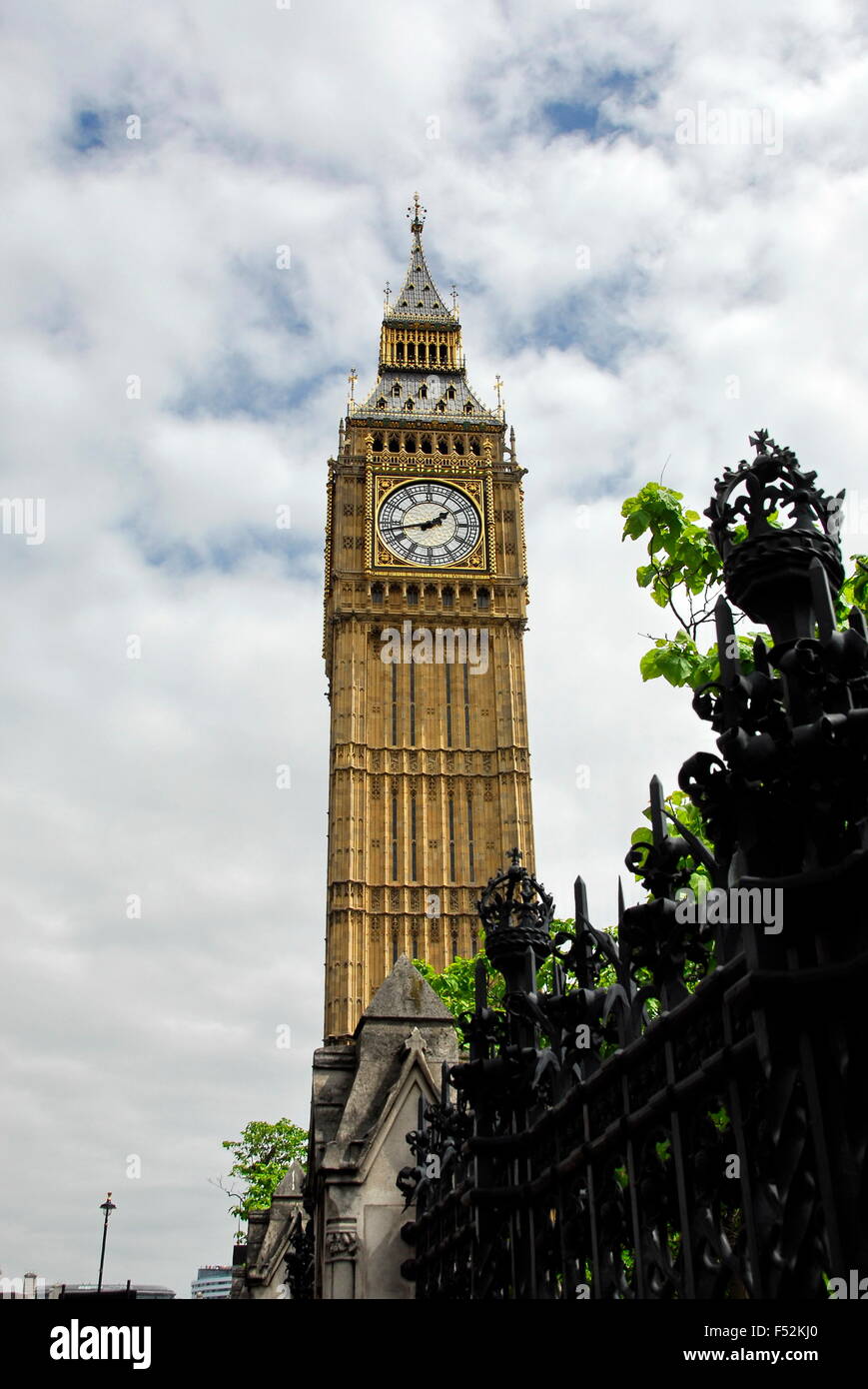 The Houses of Parliament and the Big Ben Clock Tower on the River ...