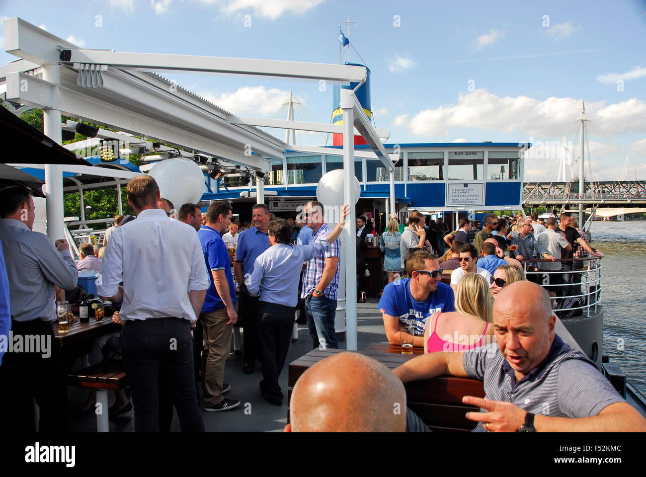 Tattershall castle pub boat hi-res stock photography and images - Alamy