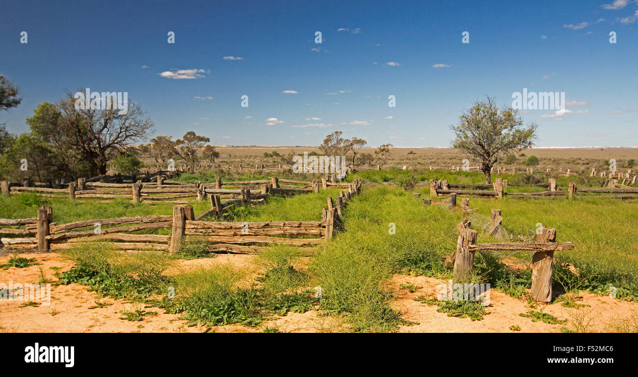 Old fencing in the australian outback hi-res stock photography and ...