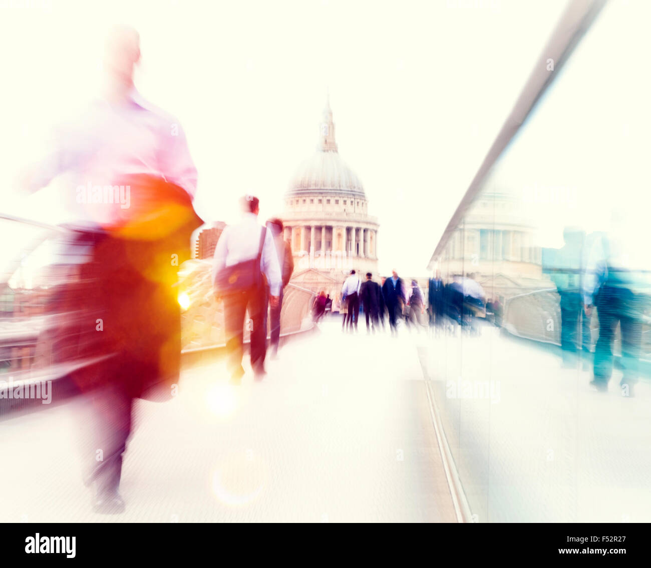 Rushing about st pauls cathedral hi-res stock photography and images ...