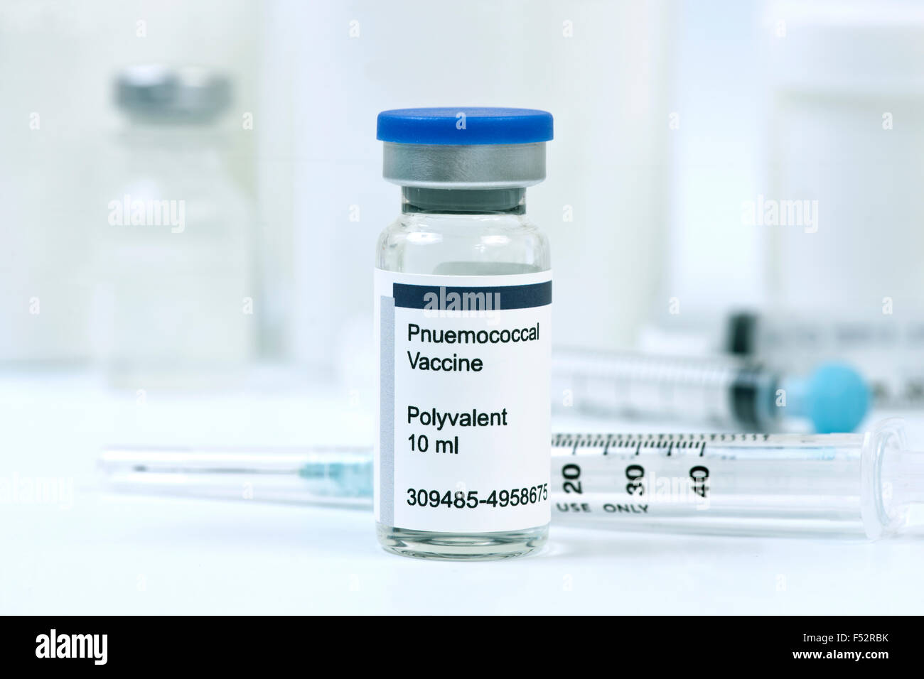 Pneumococcal pneumonia vaccine in vial with syringes Stock Photo - Alamy
